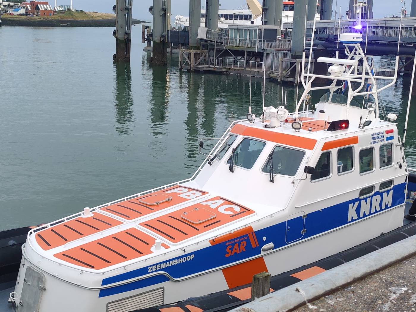 Medische evacuatie voor schipper zandschip - KNRM
