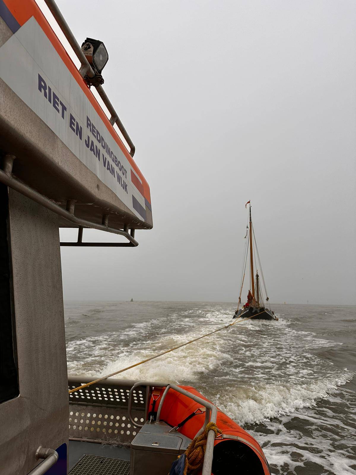 Reddingactie met nieuwe reddingboot in mist - KNRM