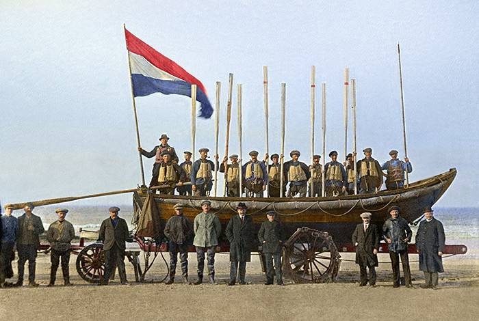 200 jaar KNRM in beeld: tentoonstelling in 13 maritieme musea door het ...